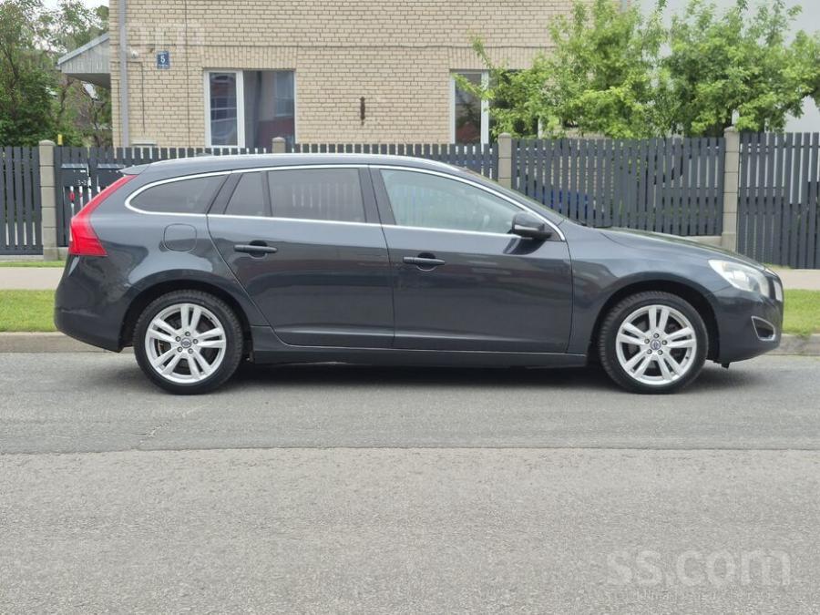 Pelēks Volvo V60 2011 Rīga, ar dzinēja tilpumu 2.00 L un nobraukumu 300 tūkst. km par 4500 €, foto 15 vietnē AUTOMOTO.COM.LV