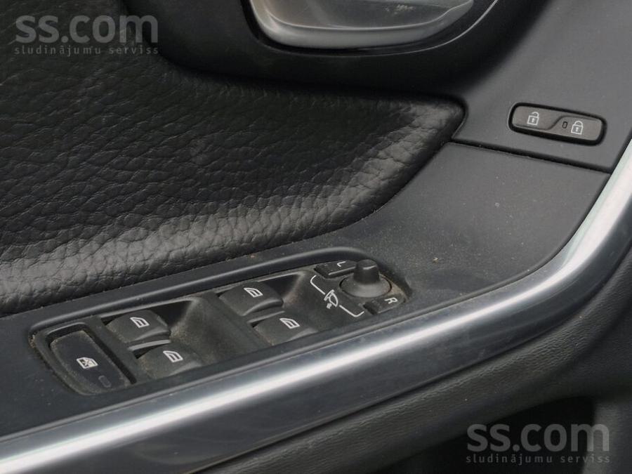 Pelēks Volvo V60 2011 Rīga, ar dzinēja tilpumu 2.00 L un nobraukumu 300 tūkst. km par 4500 €, foto 20 vietnē AUTOMOTO.COM.LV