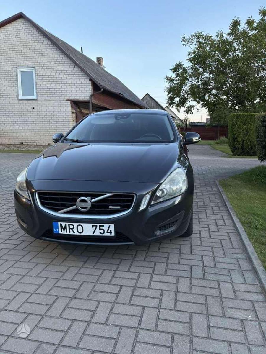 Grey Volvo V60 2011 in Kaisiadorys, with an engine capacity of 1.98 L and mileage of 295 thousand km for 5900 €, photo 3 on AUTOMOTO.COM.LV