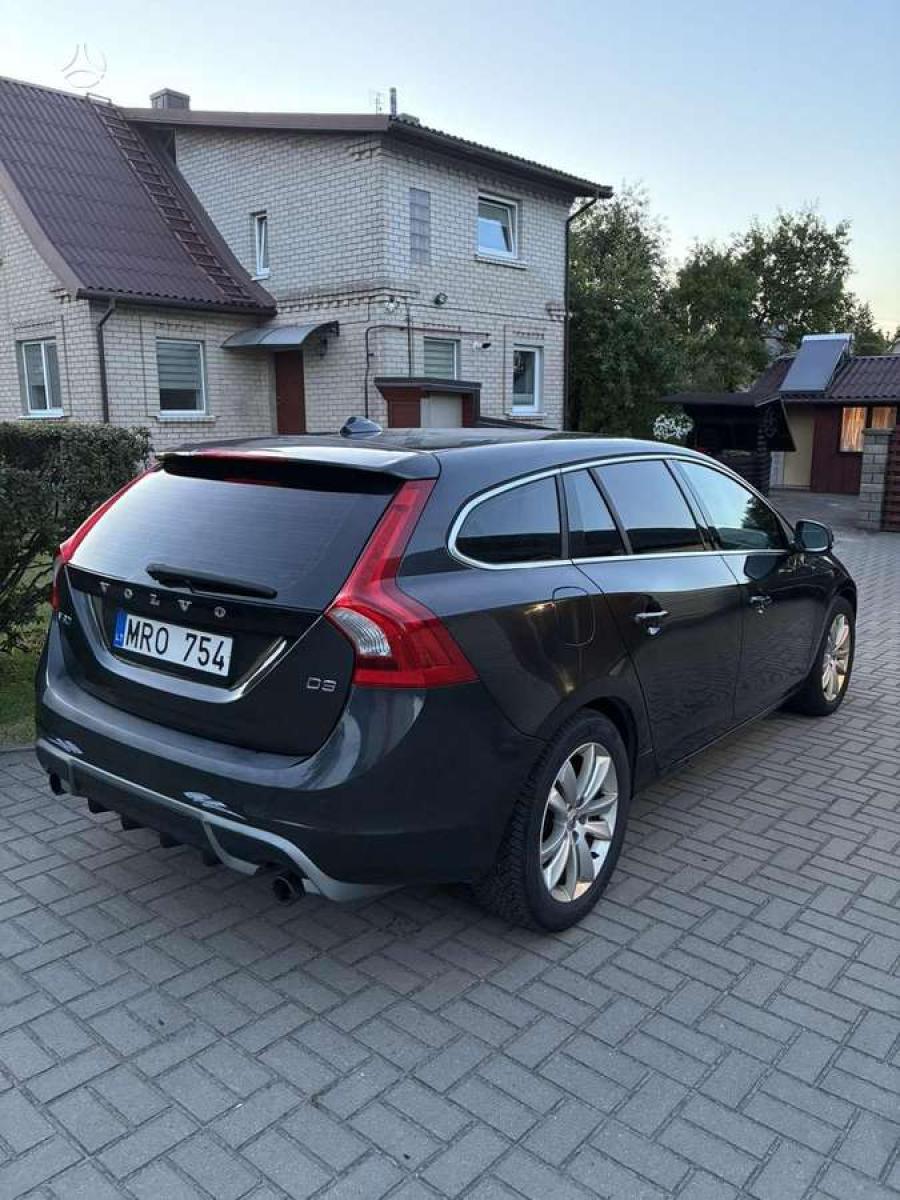 Grey Volvo V60 2011 in Kaisiadorys, with an engine capacity of 1.98 L and mileage of 295 thousand km for 5900 €, photo 4 on AUTOMOTO.COM.LV