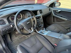 Grey Volvo V60 2011 in Kaisiadorys, with an engine capacity of 1.98 L and mileage of 295 thousand km for 5900 €, photo 6 on AUTOMOTO.COM.LV