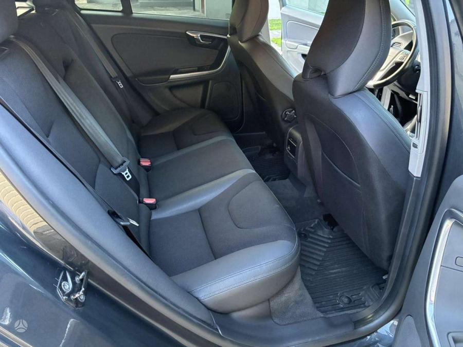 Grey Volvo V60 2011 in Kaisiadorys, with an engine capacity of 1.98 L and mileage of 295 thousand km for 5900 €, photo 7 on AUTOMOTO.COM.LV
