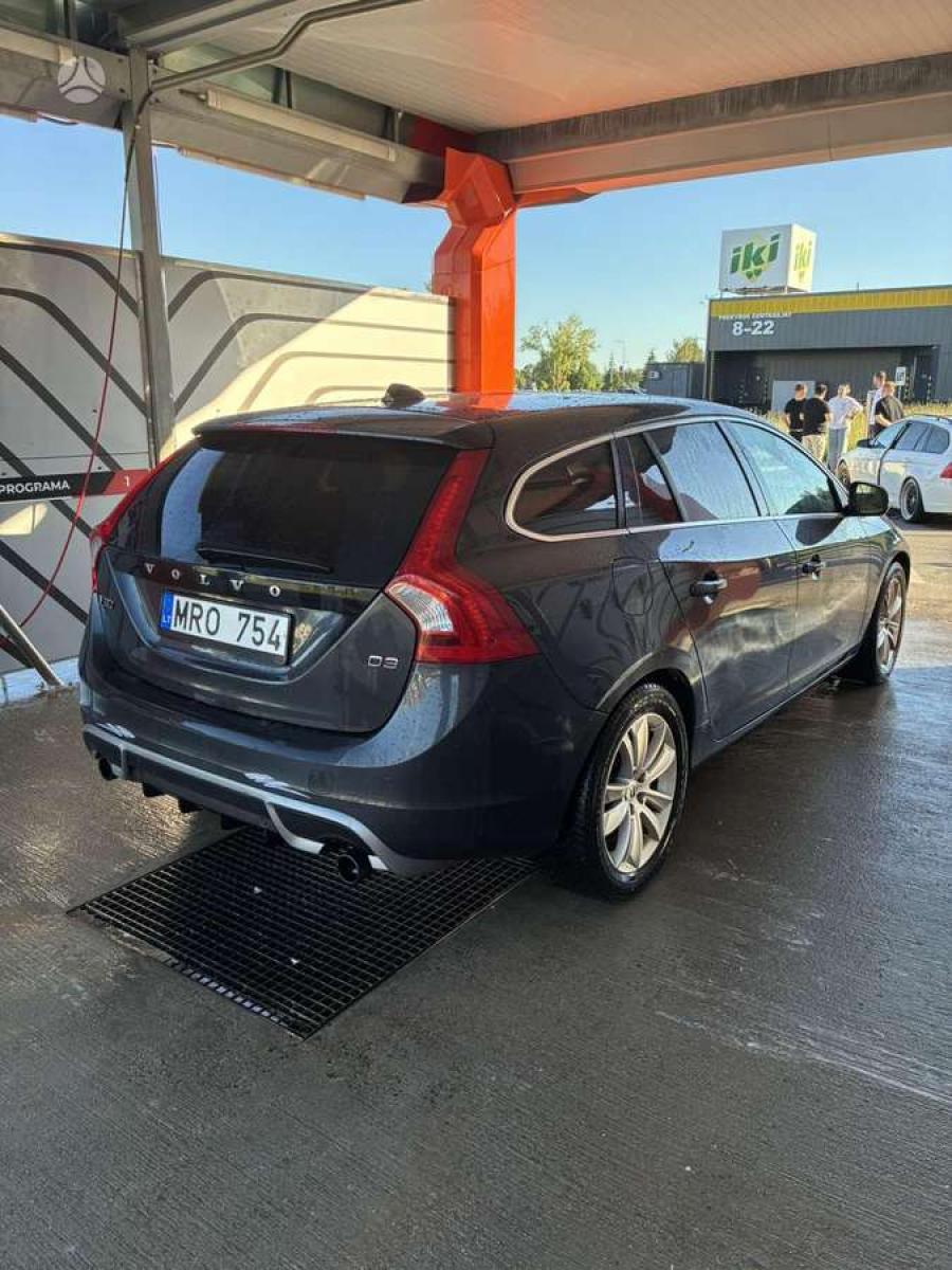 Grey Volvo V60 2011 in Kaisiadorys, with an engine capacity of 1.98 L and mileage of 295 thousand km for 5900 €, photo 10 on AUTOMOTO.COM.LV