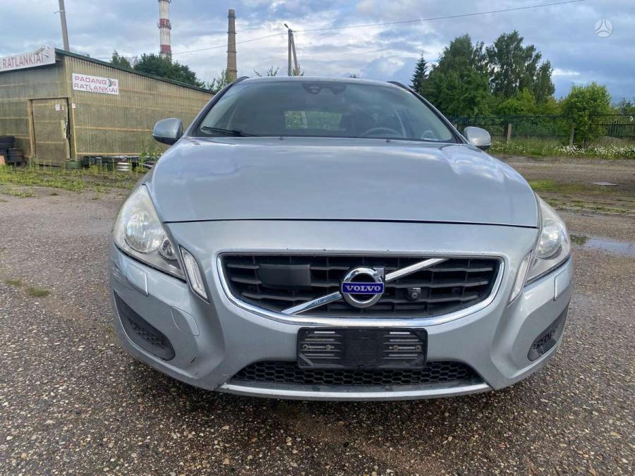Grey Volvo V60 2011 in Panevezys, with an engine capacity of 2.40 L and mileage of 305 thousand km for 3600 €, photo 1 on AUTOMOTO.COM.LV