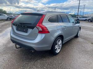 Grey Volvo V60 2011 in Panevezys, with an engine capacity of 2.40 L and mileage of 305 thousand km for 3600 €, photo 6 on AUTOMOTO.COM.LV