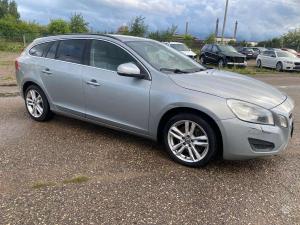 Grey Volvo V60 2011 in Panevezys, with an engine capacity of 2.40 L and mileage of 305 thousand km for 3600 €, photo 7 on AUTOMOTO.COM.LV