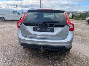Grey Volvo V60 2011 in Panevezys, with an engine capacity of 2.40 L and mileage of 305 thousand km for 3600 €, photo 8 on AUTOMOTO.COM.LV