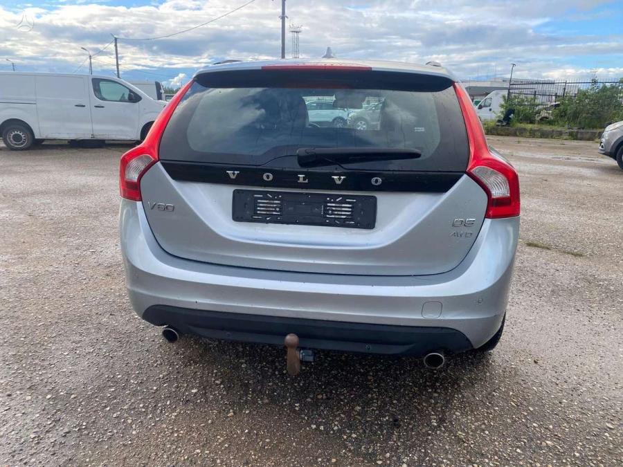 Grey Volvo V60 2011 in Panevezys, with an engine capacity of 2.40 L and mileage of 305 thousand km for 3600 €, photo 8 on AUTOMOTO.COM.LV