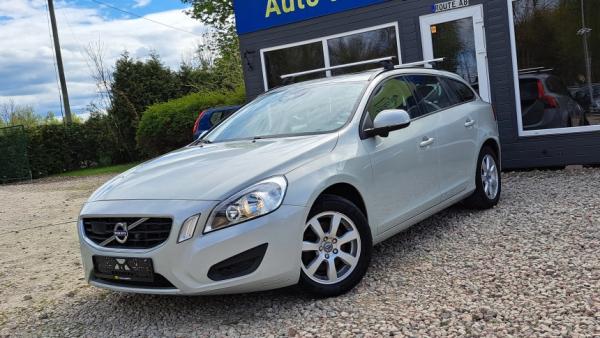 Grey Volvo V60 2011 in Riga, with an engine capacity of 1.60 L and mileage of 359 thousand km for 5490 €, photo 1 on AUTOMOTO.COM.LV