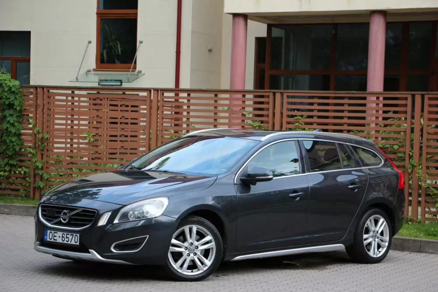 Pelēks Volvo V60 2011 Mārupe, ar dzinēja tilpumu 2.00 L un nobraukumu 329 tūkst. km par 6950 €, foto 4 vietnē AUTOMOTO.COM.LV