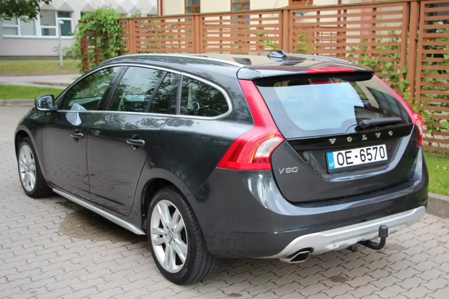 Pelēks Volvo V60 2011 Mārupe, ar dzinēja tilpumu 2.00 L un nobraukumu 329 tūkst. km par 6950 €, foto 8 vietnē AUTOMOTO.COM.LV