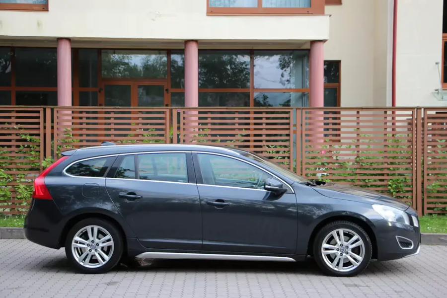 Pelēks Volvo V60 2011 Mārupe, ar dzinēja tilpumu 2.00 L un nobraukumu 329 tūkst. km par 6950 €, foto 9 vietnē AUTOMOTO.COM.LV