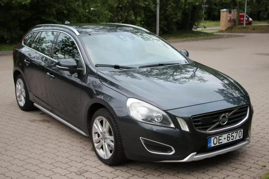 Pelēks Volvo V60 2011 Mārupe, ar dzinēja tilpumu 2.00 L un nobraukumu 329 tūkst. km par 6950 €, foto 11 vietnē AUTOMOTO.COM.LV