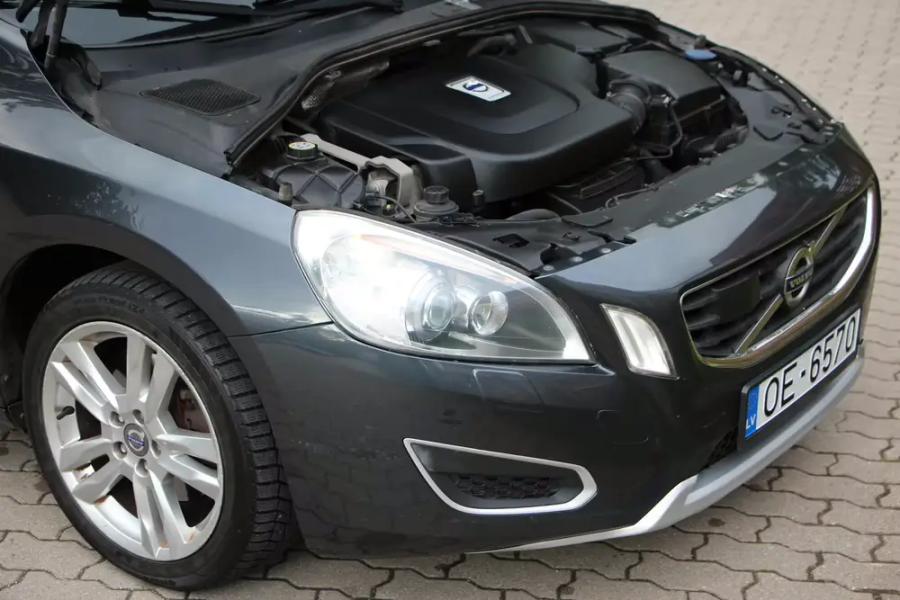 Pelēks Volvo V60 2011 Mārupe, ar dzinēja tilpumu 2.00 L un nobraukumu 329 tūkst. km par 6950 €, foto 13 vietnē AUTOMOTO.COM.LV