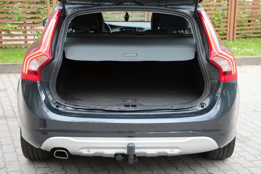 Pelēks Volvo V60 2011 Mārupe, ar dzinēja tilpumu 2.00 L un nobraukumu 329 tūkst. km par 6950 €, foto 14 vietnē AUTOMOTO.COM.LV