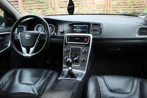 Pelēks Volvo V60 2011 Mārupe, ar dzinēja tilpumu 2.00 L un nobraukumu 329 tūkst. km par 6950 €, foto 16 vietnē AUTOMOTO.COM.LV