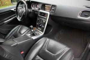 Pelēks Volvo V60 2011 Mārupe, ar dzinēja tilpumu 2.00 L un nobraukumu 329 tūkst. km par 6950 €, foto 17 vietnē AUTOMOTO.COM.LV