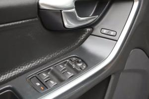Pelēks Volvo V60 2011 Mārupe, ar dzinēja tilpumu 2.00 L un nobraukumu 329 tūkst. km par 6950 €, foto 20 vietnē AUTOMOTO.COM.LV