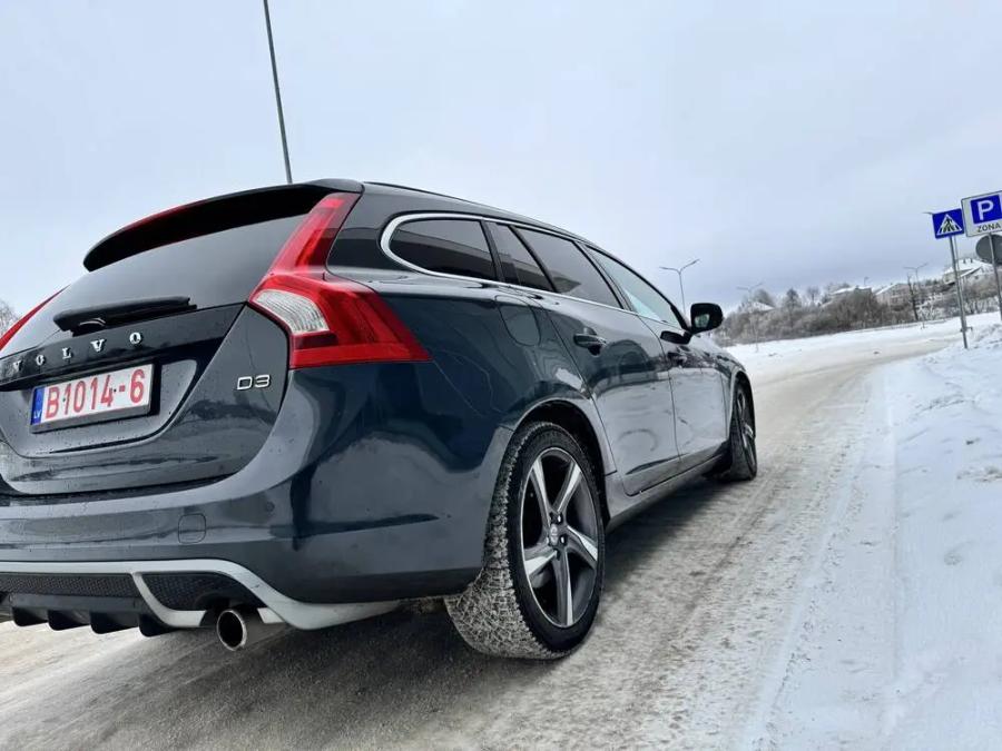Pelēks Volvo V60 2011 Rēzekne, ar dzinēja tilpumu 2.00 L un nobraukumu 290 tūkst. km par 6300 €, foto 4 vietnē AUTOMOTO.COM.LV