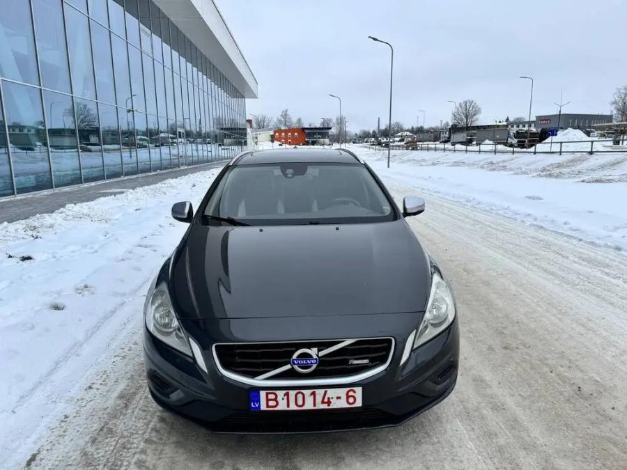 Pelēks Volvo V60 2011 Rēzekne, ar dzinēja tilpumu 2.00 L un nobraukumu 290 tūkst. km par 6300 €, foto 7 vietnē AUTOMOTO.COM.LV