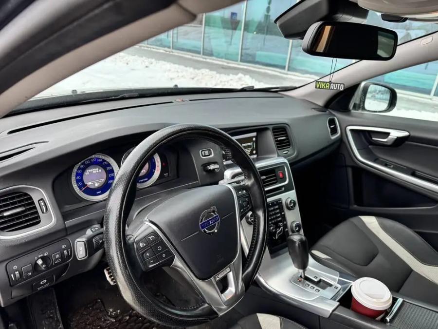 Pelēks Volvo V60 2011 Rēzekne, ar dzinēja tilpumu 2.00 L un nobraukumu 290 tūkst. km par 6300 €, foto 8 vietnē AUTOMOTO.COM.LV