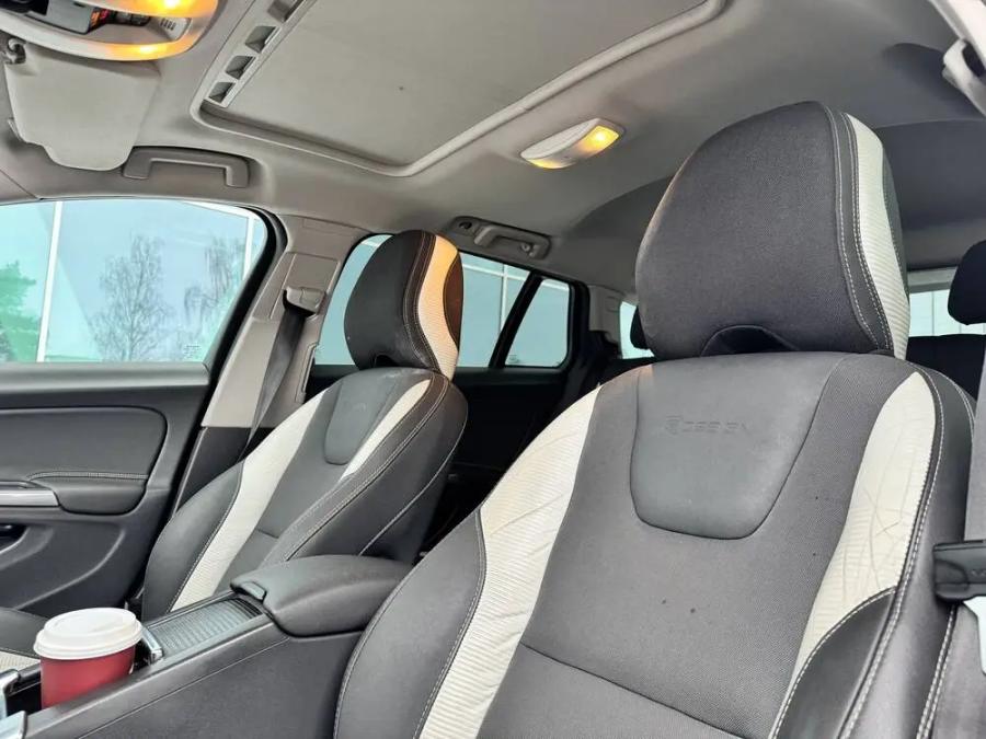 Pelēks Volvo V60 2011 Rēzekne, ar dzinēja tilpumu 2.00 L un nobraukumu 290 tūkst. km par 6300 €, foto 9 vietnē AUTOMOTO.COM.LV