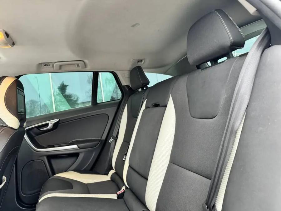 Pelēks Volvo V60 2011 Rēzekne, ar dzinēja tilpumu 2.00 L un nobraukumu 290 tūkst. km par 6300 €, foto 11 vietnē AUTOMOTO.COM.LV