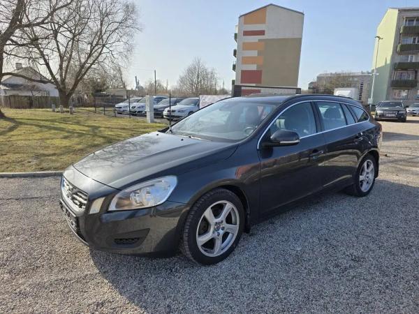 Grey Volvo V60 2011 in Ventspils, with an engine capacity of 1.60 L and mileage of 275 thousand km for 3950 €, photo 1 on AUTOMOTO.COM.LV