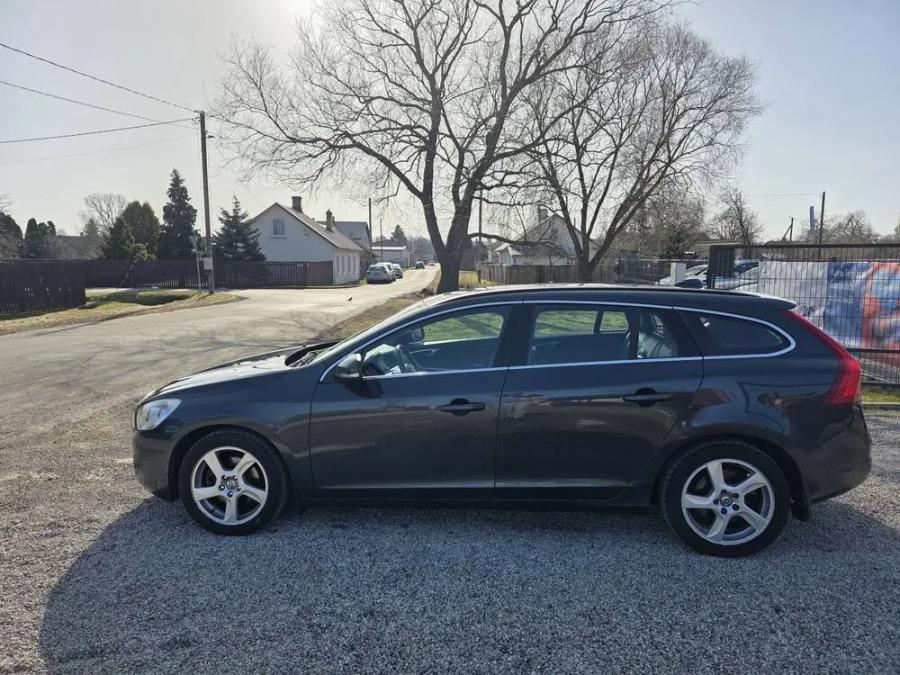 Pelēks Volvo V60 2011 Ventspils, ar dzinēja tilpumu 1.60 L un nobraukumu 275 tūkst. km par 3950 €, foto 6 vietnē AUTOMOTO.COM.LV