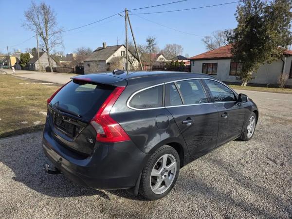 Grey Volvo V60 2011 in Ventspils, with an engine capacity of 1.60 L and mileage of 275 thousand km for 3950 €, photo 7 on AUTOMOTO.COM.LV