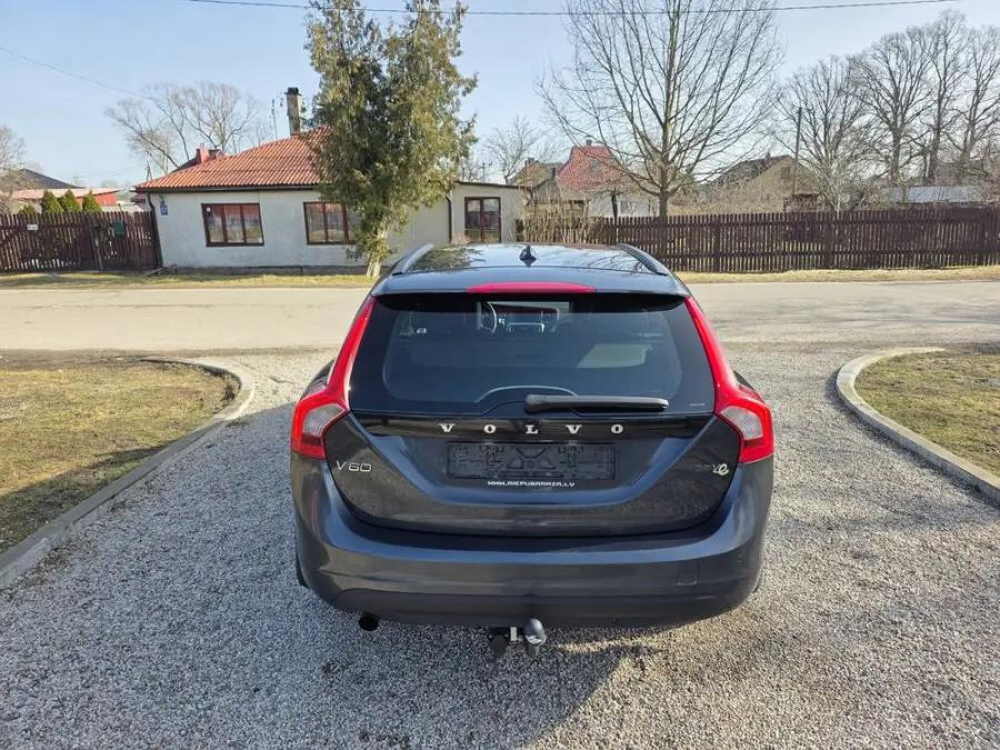 Pelēks Volvo V60 2011 Ventspils, ar dzinēja tilpumu 1.60 L un nobraukumu 275 tūkst. km par 3950 €, foto 9 vietnē AUTOMOTO.COM.LV