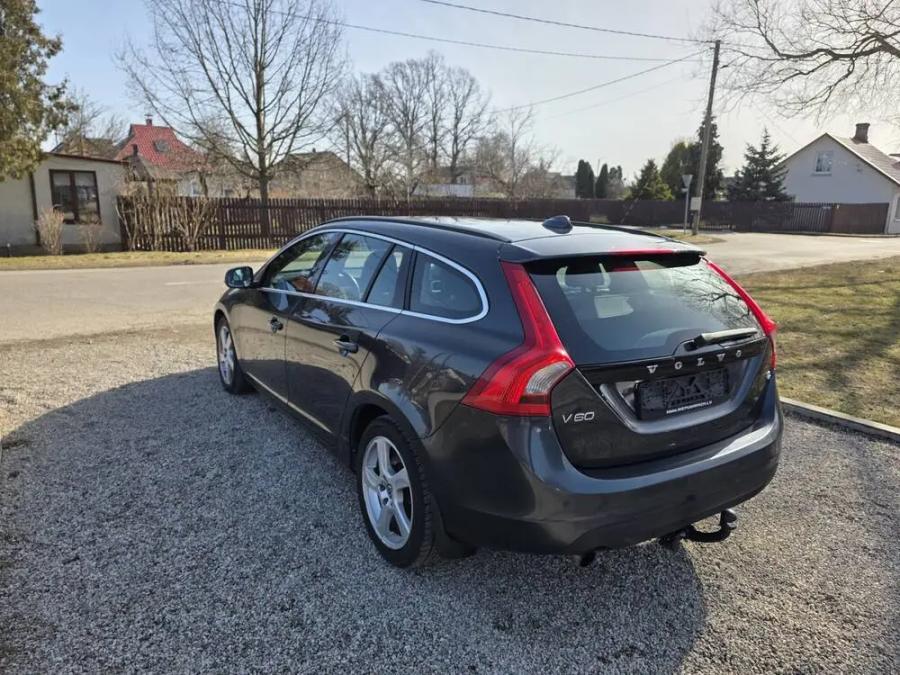 Pelēks Volvo V60 2011 Ventspils, ar dzinēja tilpumu 1.60 L un nobraukumu 275 tūkst. km par 3950 €, foto 10 vietnē AUTOMOTO.COM.LV