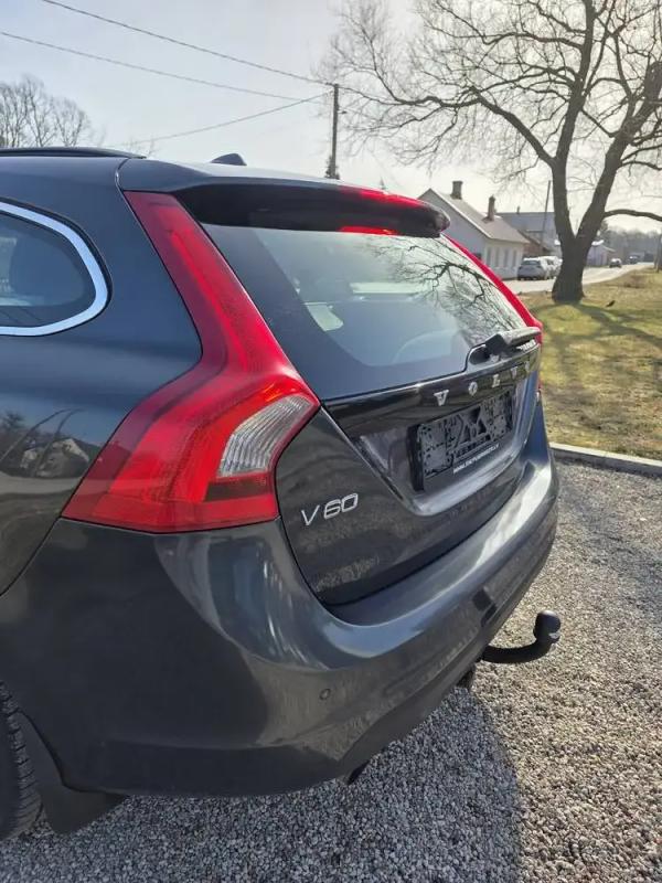 Grey Volvo V60 2011 in Ventspils, with an engine capacity of 1.60 L and mileage of 275 thousand km for 3950 €, photo 10 on AUTOMOTO.COM.LV