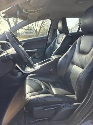 Pelēks Volvo V60 2011 Ventspils, ar dzinēja tilpumu 1.60 L un nobraukumu 275 tūkst. km par 3950 €, foto 14 vietnē AUTOMOTO.COM.LV