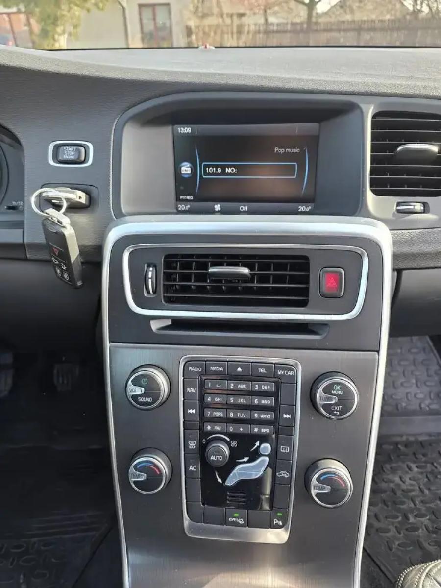 Pelēks Volvo V60 2011 Ventspils, ar dzinēja tilpumu 1.60 L un nobraukumu 275 tūkst. km par 3950 €, foto 17 vietnē AUTOMOTO.COM.LV