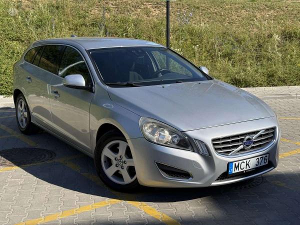 Pelēks Volvo V60 2011 Viļņa, ar dzinēja tilpumu 1.98 L un nobraukumu 382 tūkst. km par 3800 €, foto 1 vietnē AUTOMOTO.COM.LV