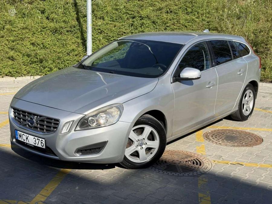 Grey Volvo V60 2011 in Vilnius, with an engine capacity of 1.98 L and mileage of 382 thousand km for 3800 €, photo 4 on AUTOMOTO.COM.LV