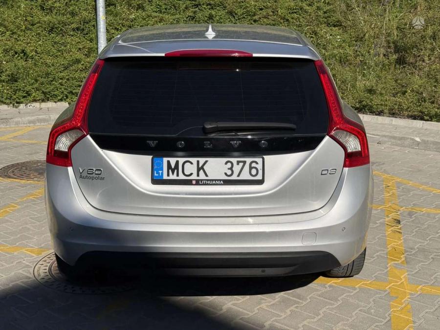 Grey Volvo V60 2011 in Vilnius, with an engine capacity of 1.98 L and mileage of 382 thousand km for 3800 €, photo 6 on AUTOMOTO.COM.LV