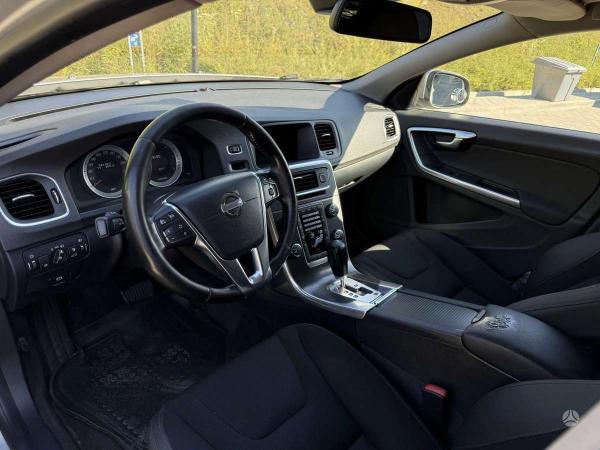 Pelēks Volvo V60 2011 Viļņa, ar dzinēja tilpumu 1.98 L un nobraukumu 382 tūkst. km par 3800 €, foto 6 vietnē AUTOMOTO.COM.LV
