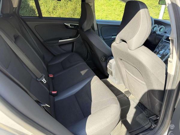 Pelēks Volvo V60 2011 Viļņa, ar dzinēja tilpumu 1.98 L un nobraukumu 382 tūkst. km par 3800 €, foto 8 vietnē AUTOMOTO.COM.LV