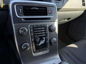Grey Volvo V60 2011 in Vilnius, with an engine capacity of 1.98 L and mileage of 382 thousand km for 3800 €, photo 12 on AUTOMOTO.COM.LV