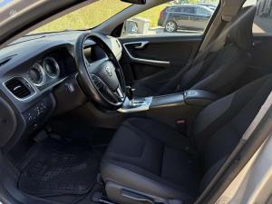 Grey Volvo V60 2011 in Vilnius, with an engine capacity of 1.98 L and mileage of 382 thousand km for 3800 €, photo 14 on AUTOMOTO.COM.LV