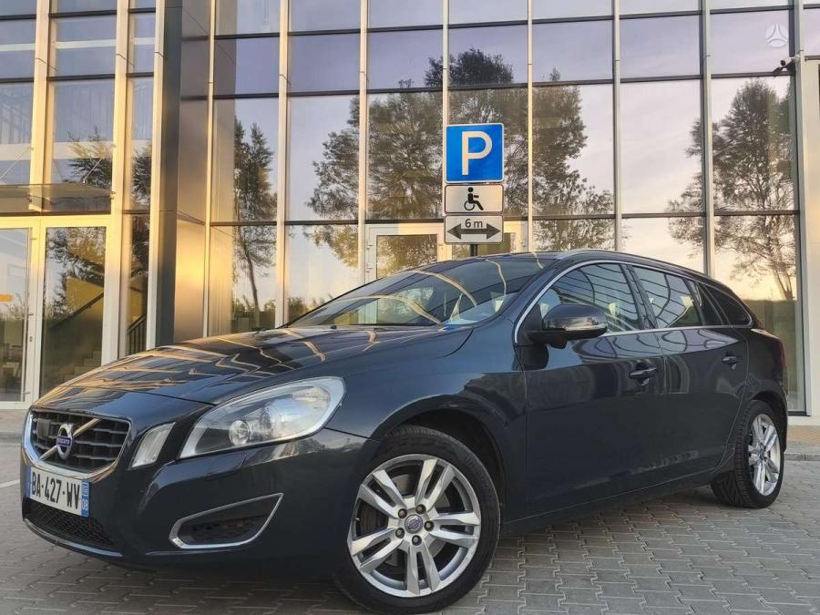 Grey Volvo V60 2011 in Vilnius, with an engine capacity of 2.40 L and mileage of 250 thousand km for 6450 €, photo 6 on AUTOMOTO.COM.LV