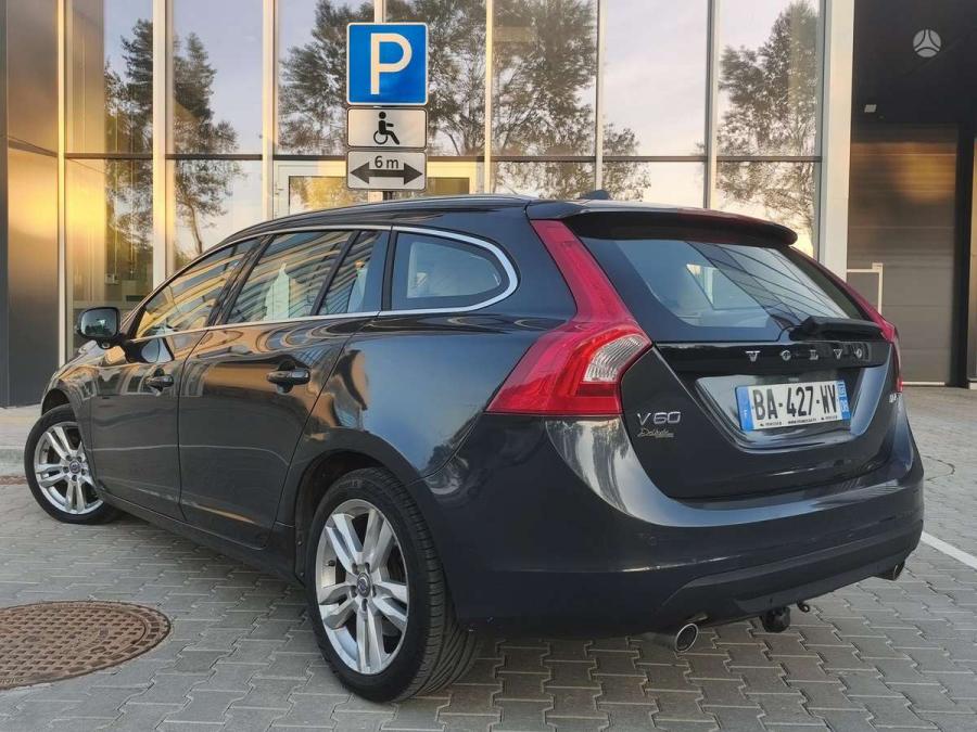 Grey Volvo V60 2011 in Vilnius, with an engine capacity of 2.40 L and mileage of 250 thousand km for 6450 €, photo 9 on AUTOMOTO.COM.LV
