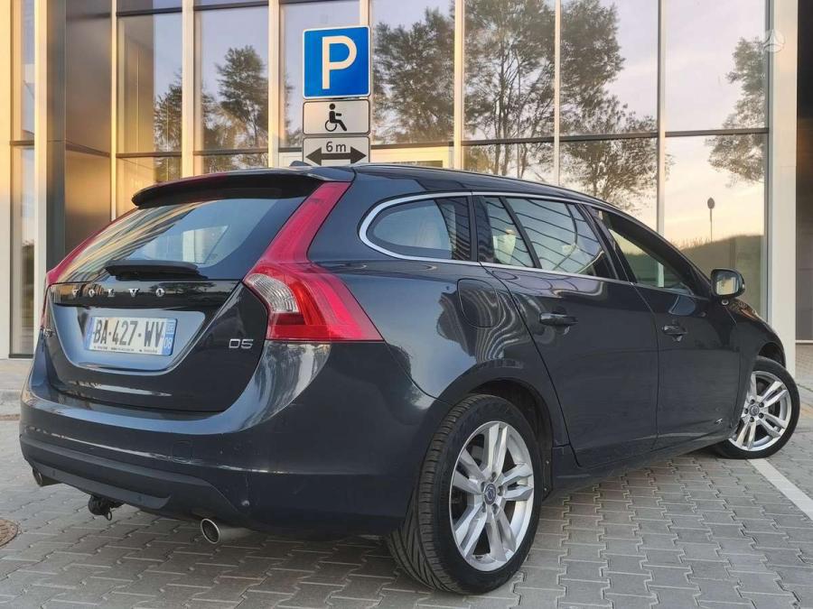 Grey Volvo V60 2011 in Vilnius, with an engine capacity of 2.40 L and mileage of 250 thousand km for 6450 €, photo 12 on AUTOMOTO.COM.LV