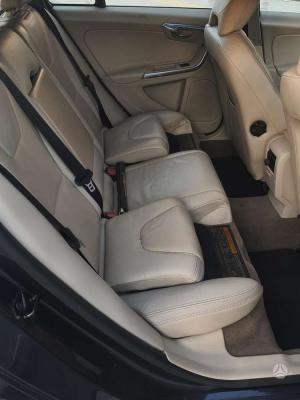 Grey Volvo V60 2011 in Vilnius, with an engine capacity of 2.40 L and mileage of 250 thousand km for 6450 €, photo 14 on AUTOMOTO.COM.LV