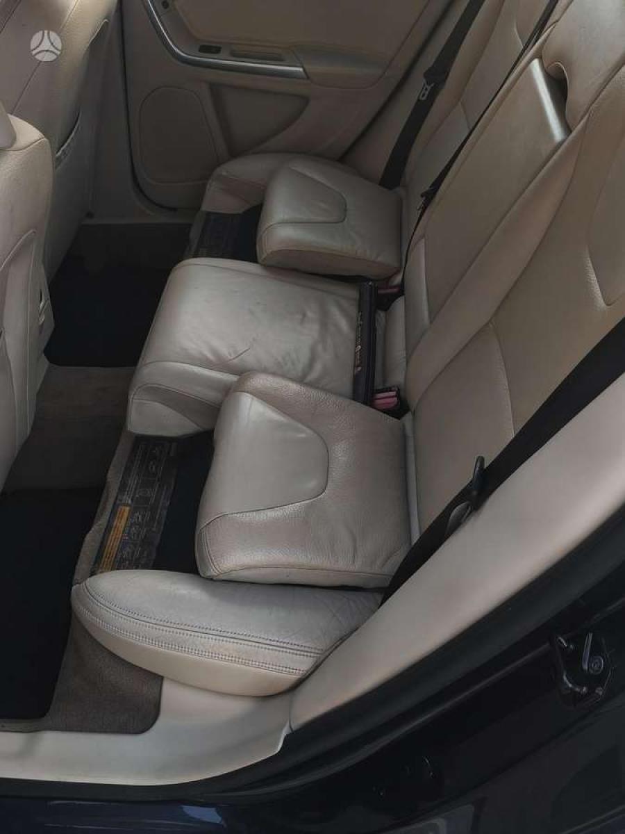 Grey Volvo V60 2011 in Vilnius, with an engine capacity of 2.40 L and mileage of 250 thousand km for 6450 €, photo 19 on AUTOMOTO.COM.LV