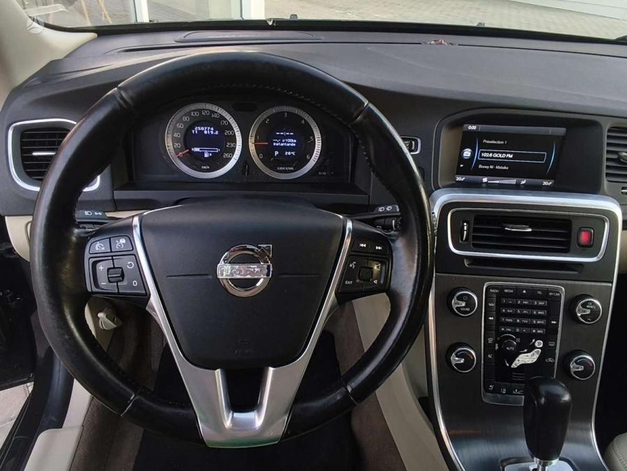Grey Volvo V60 2011 in Vilnius, with an engine capacity of 2.40 L and mileage of 250 thousand km for 6450 €, photo 22 on AUTOMOTO.COM.LV