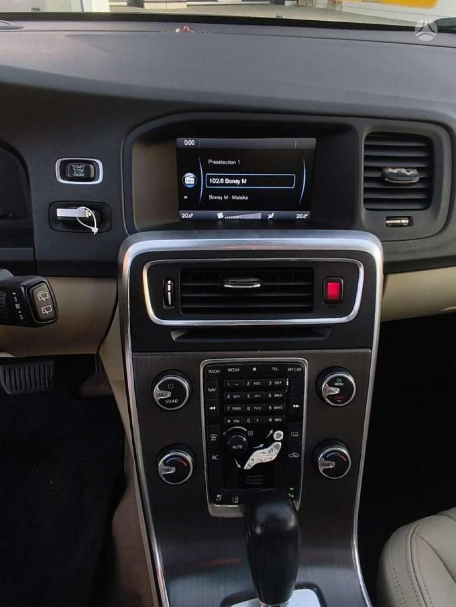 Grey Volvo V60 2011 in Vilnius, with an engine capacity of 2.40 L and mileage of 250 thousand km for 6450 €, photo 25 on AUTOMOTO.COM.LV