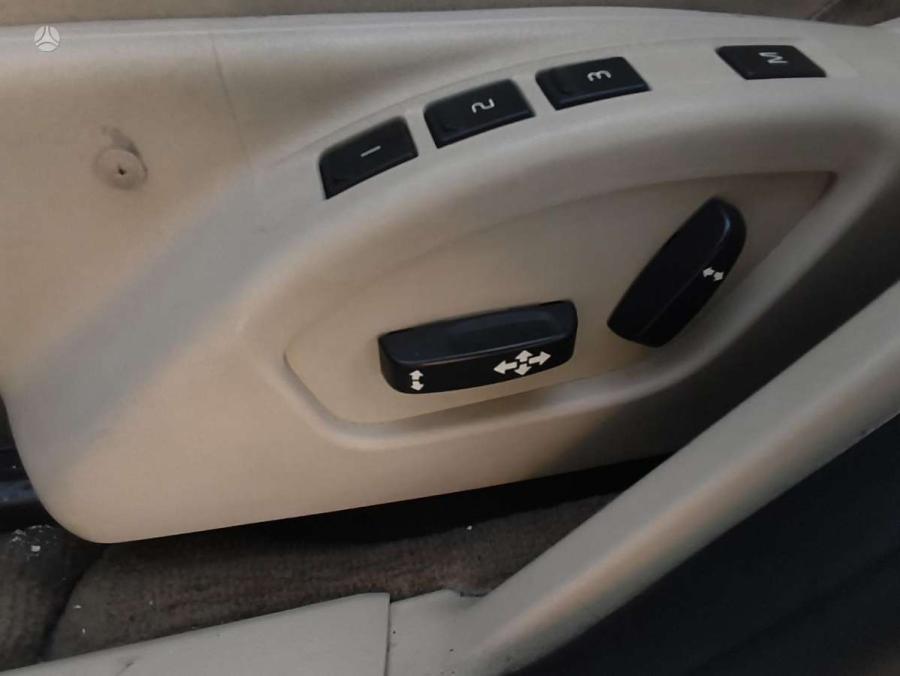 Grey Volvo V60 2011 in Vilnius, with an engine capacity of 2.40 L and mileage of 250 thousand km for 6450 €, photo 27 on AUTOMOTO.COM.LV